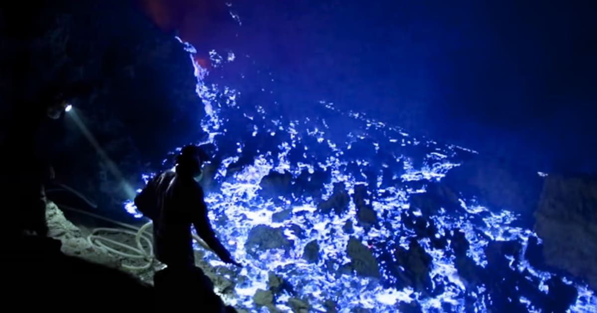 Mind-blowing clip shows man visiting a strange volcano with blue lava ...