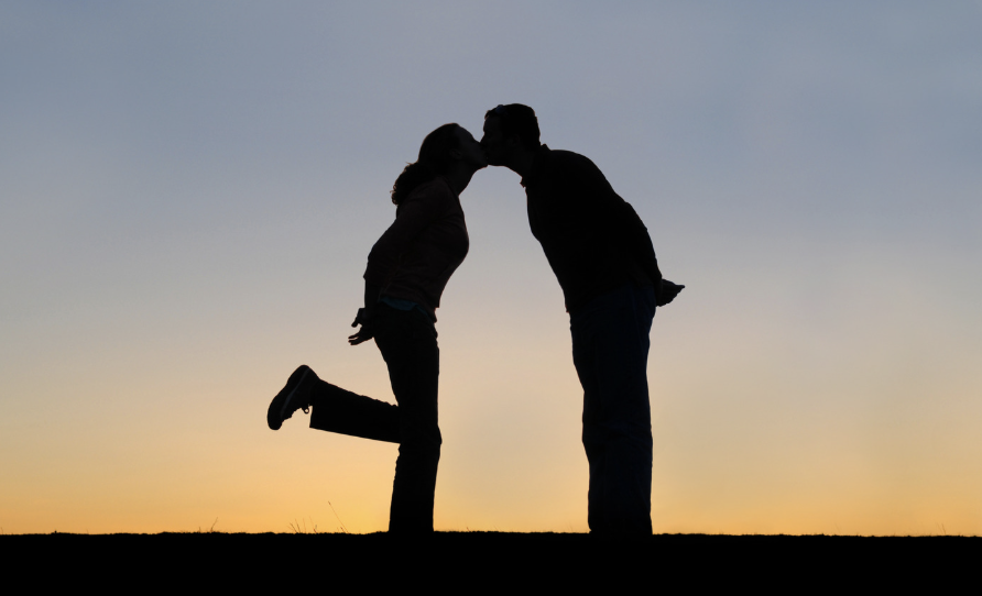 'First kiss' scene shows the beautiful innocence of true love between ...