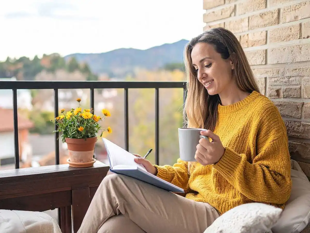Simple neuroscience hack trains your brain to find happiness and ...